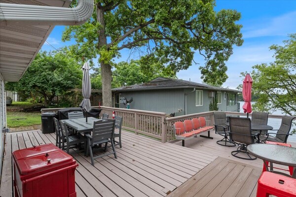 Lakefront Fishing Retreat W/ Dock, Hot Tub & Deck Views - Sunrise Beach, MO