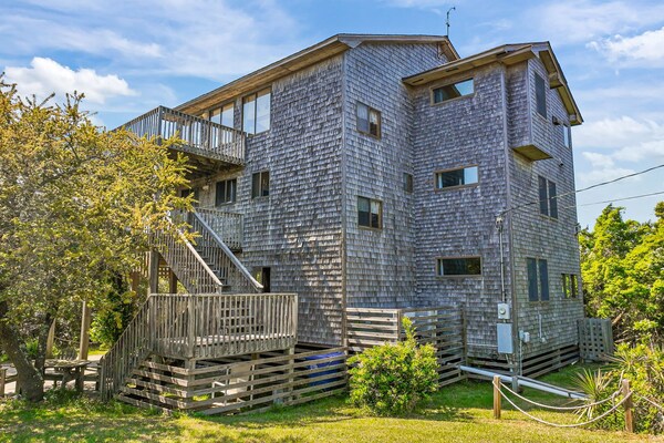 Stunning Home In Avon, Nc With Creek Views, Expansive Desks And Full Kitchen - Avon, NC
