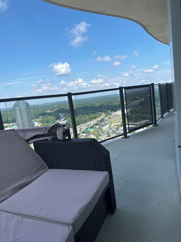 Downtown Silver Spring 2br Luxury Apt With Rooftop Pool & Metro Access - Takoma Park, MD