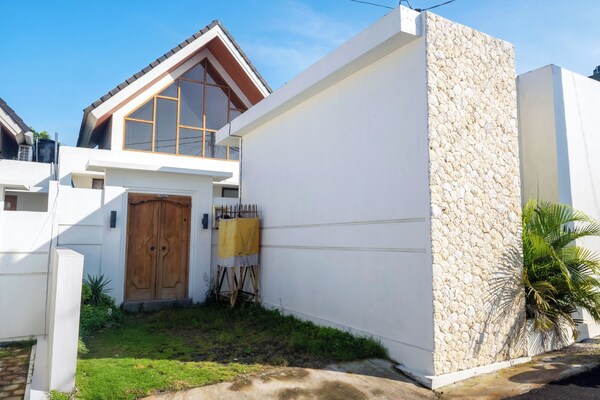 Tropical Minimal-lux Villa 2br, 10mnt To Batu Belig Beach - Sanur