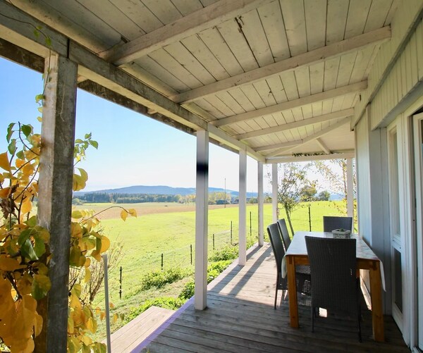 Gartenwohnung Mit Seeblick, Privater Terrasse Und Wi-fi - Illmensee