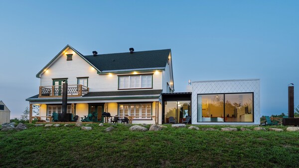 Group-friendly Escape In Serene Setting W/ Outdoor Access Near Mauricie Park - Shawinigan