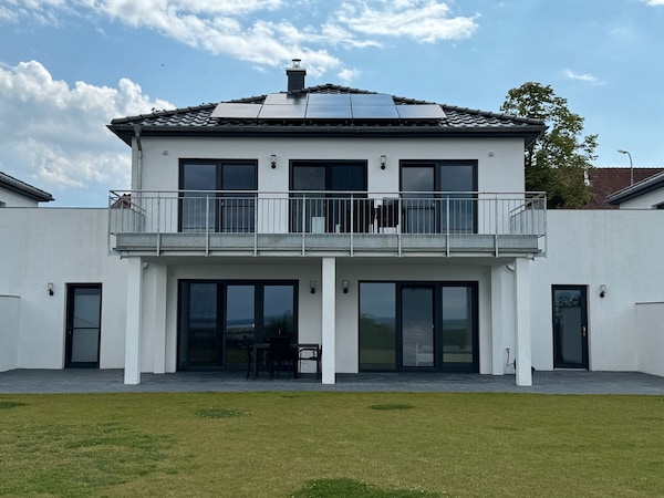 Ferienwohnung 'Meer' Mit Seeblick, Privater Terrasse Und Wi-fi - Stadthagen