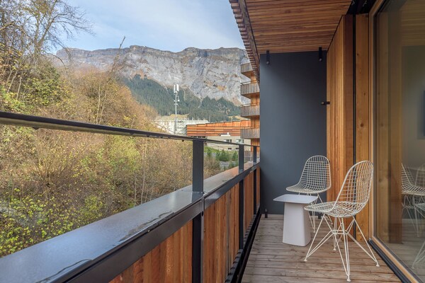 Cozy Family-friendly Apartment With Stunning Mountain Views In Flims. - Flims