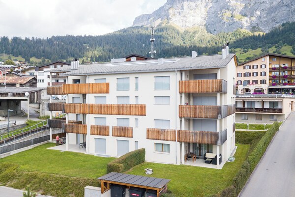 The 3.5 Room Apartment Casa Aleca With Very Good Location And Wonderful Garden. - Flims