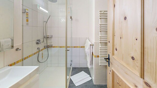 Holiday Apartment Lanezzi, Approx. 135m2, Is In A Quiet Residential Area. - Laax