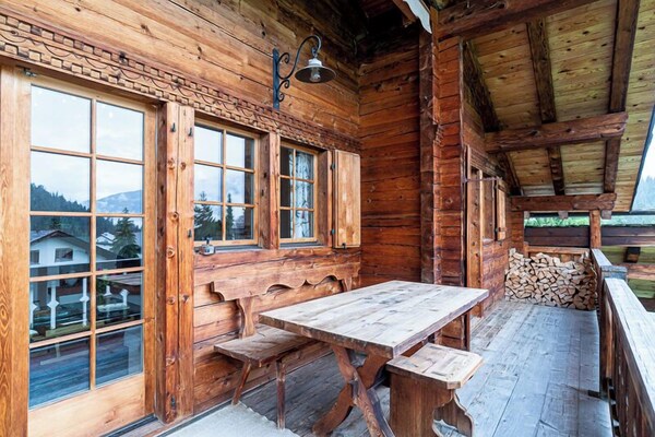 Casa Miez Penthouse, Ca. 126m2, Can Accommodate 6 Guests And Is Located In Laax. - Laax