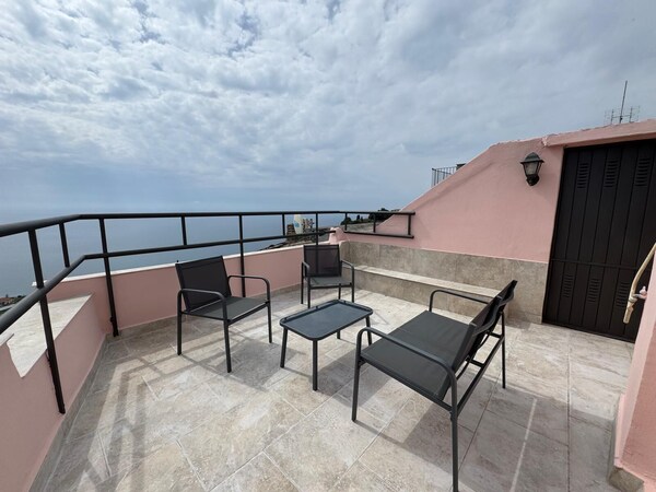 Bibi's House Located In The Ligurian Village Of Costarainera With A Sea View - Taggia