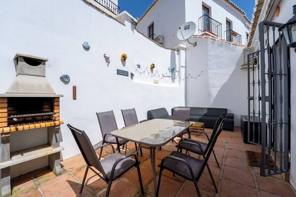 This Townhouse Is A 2 Bedroom(s), 2 Bathrooms, Located In Mijas, Andalusia. - Fuengirola