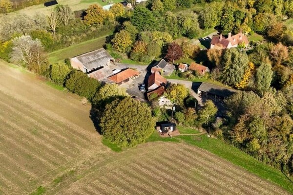 'Bramley' Hut On Private Farm - Suffolk