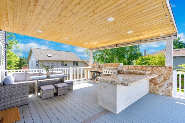 Spacious 4br Getaway  | Grill, Patio & Game Table - Fife, WA