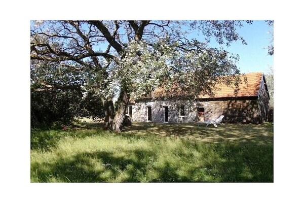 Holiday Cottage With 2 Bedrooms - Doville