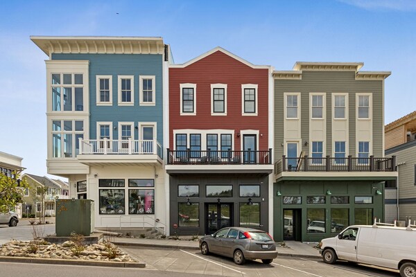 Seabrook's Blue Horizon: Ocean Views Steps From Town Center, Pet Free! - Pacific Beach, WA