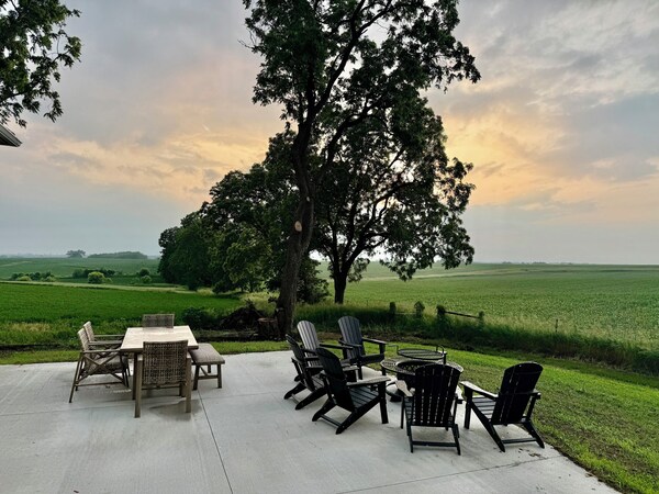 Charming Brand New 2-bedroom House With Hottub In Lovely Galena Countryside - Galena, IL