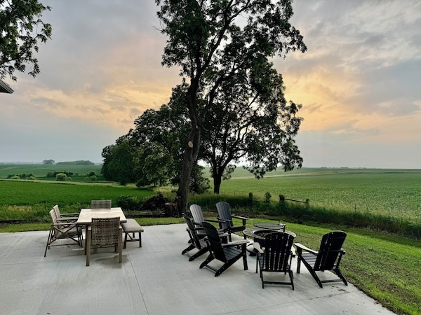 Charming Brand New 2-bedroom House With Hottub In Lovely Galena Countryside - Galena, IL