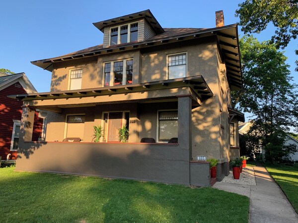 Charming 4 Bed Home 1/2 Block From Ludington Park And 1 Hour From Pictured Rocks - Escanaba, MI