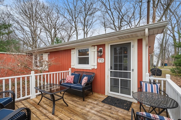 "Cozy Cottages" Red Cottage Hot Tub/town! - Saugatuck, MI