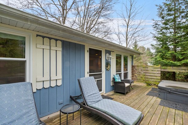 "Cozy Cottages" Blue Cottage-hot Tub/town! - Saugatuck, MI