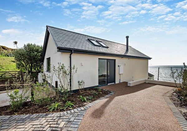 Bea's Cottage - Four Bedroom House, Sleeps 8 - Helston