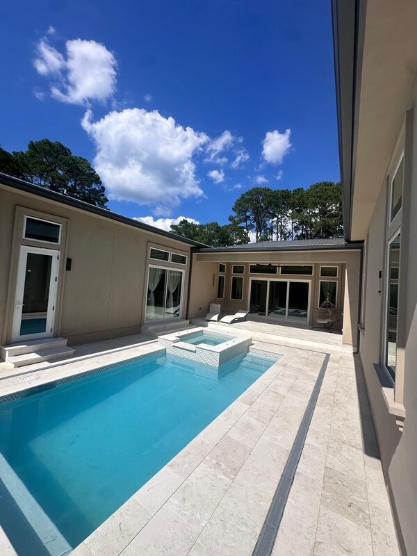 \Nluxury Pet Friendly Home 3 Min From Beach - Destin, FL