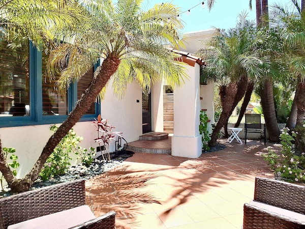 Belmont Shore Coastal Cottage  Cozy Home For 6 - 2 Blocks To Beach - Long Beach, CA