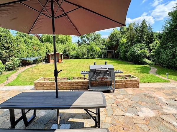 6 Bed House On Prime Private Road In Ickenham - Watford