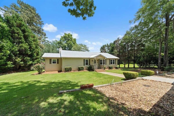 S'moores N' Snores- 3bed/2bth, Sleeps 8, Private Dock, Kayaks, Fishing, + More! - Milledgeville, GA