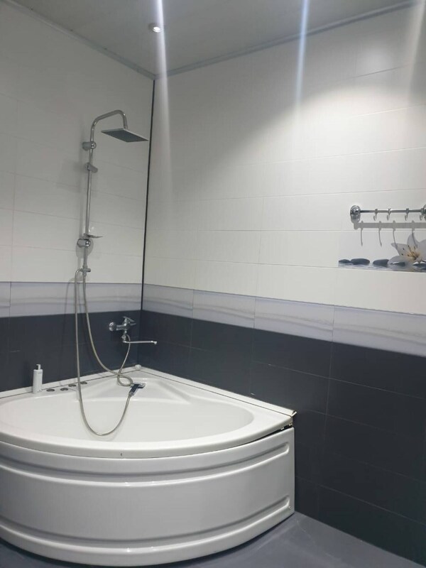 Charming 2-bedroom Apartment With Ac, Wifi In Marvelous T'bilisi - Tiflis