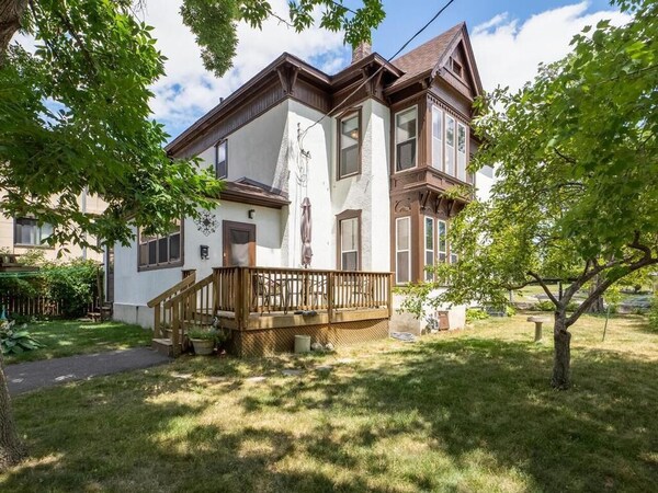 Timeless Treasure On Ferry Street - Maple Grove