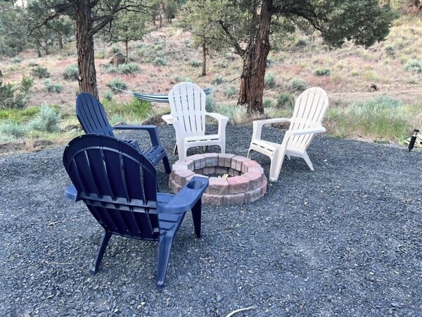 Off Grid Solar Powered Tiny Home.  Remotely Located Yet Minutes From Town. - Redmond, OR