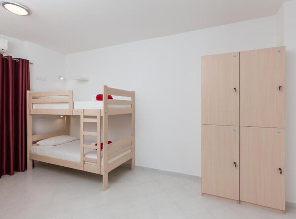 Hostel Free Bird - Bed In Seven Bed Mixed Dormitory Room 1 (G) - Dubrovnik
