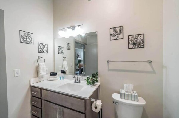 8- Unit Cozy Loft W/ Free Parking | Louisville! - Kentucky Derby - Louisville