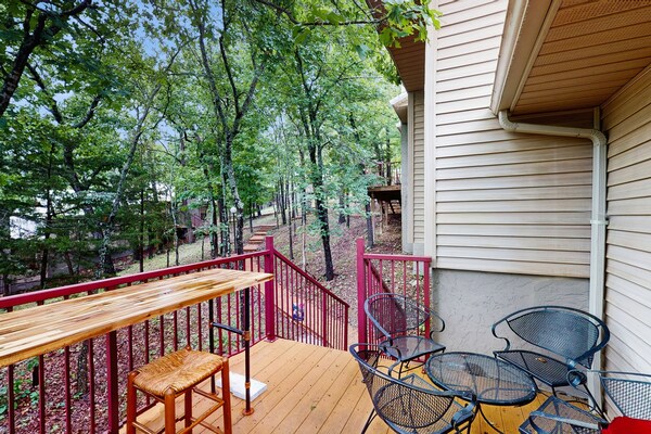 Cozy Condo With Electric Fireplace, Deck, Shared Pool, Pickleball & Boat Launch - Coney Island, MO