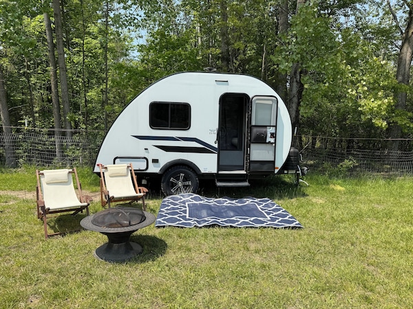 3 Miles From The Beach! 1/2 Mile From Kayaking. Shower, Ac, Hiking, Hobby Farm - South Haven, MI