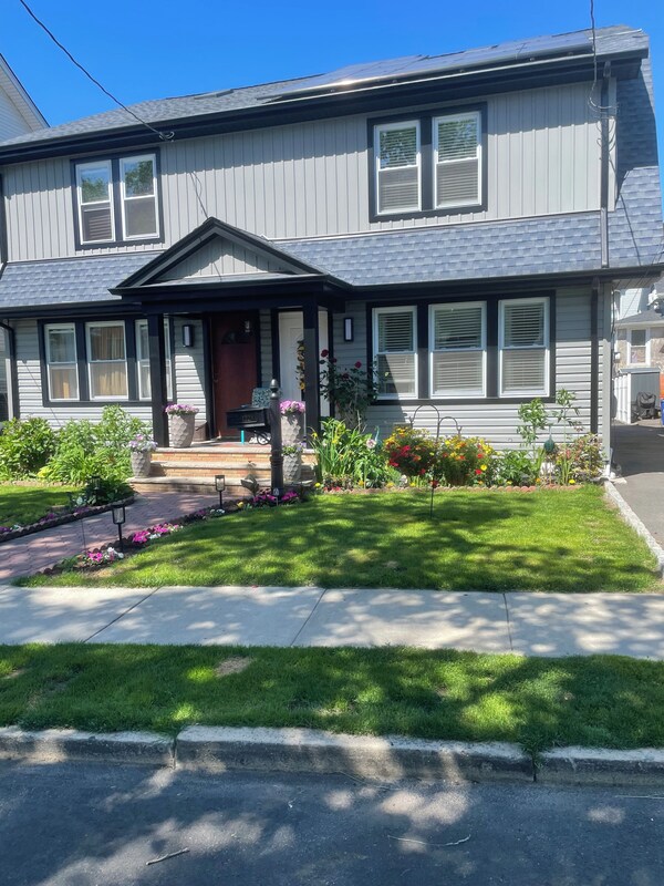 Apartment Is Located 8 Mns From Newark Airport - Newark, NJ