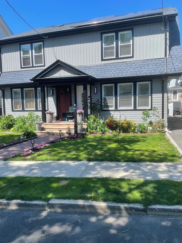 Apartment Is Located 8 Mns From Newark Airport - Newark, NJ