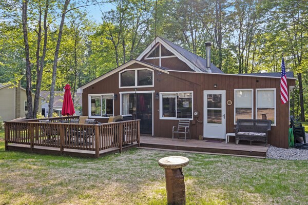 The Lake Escape - A Cozy Lakeside Cabin - Sleeps 8 - Grill, Kayak, Firepit - Lake Winnipesaukee, NH