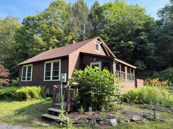 Butterfly Bungalow! Charming 2-bedroom Cabin And Studio In Delightful Otis, Ma - The Berkshires, MA