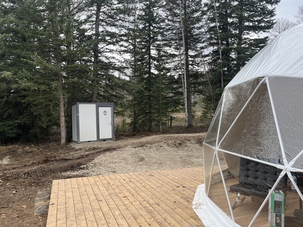 #6 Dome - Jasper Gateway Glamping - Hinton