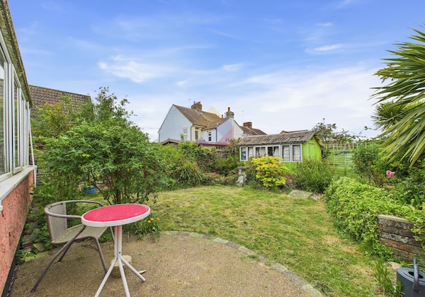A Charming Traditional Two Bedroom Cottage In Kirby Le Soken - Walton-on-the-Naze