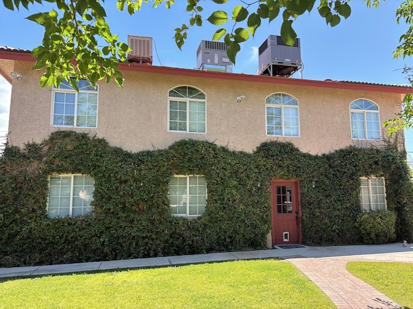 Private 2br Upstairs Apartment In Fabulous Las Vegas- With Pool - Las Vegas