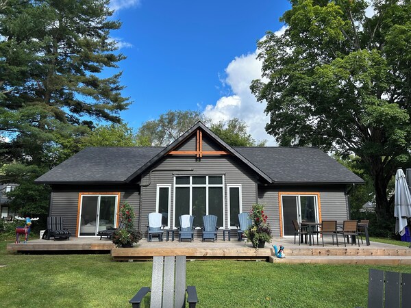Hot Tub, Sauna, Walk To Town Of Bracebridge, Dock, Water Toys, Pets Ok - Bracebridge
