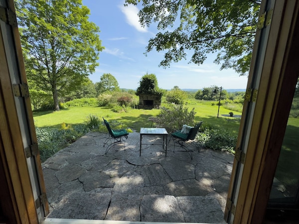 Summit Retreat:2br/2bath Rustic Beauty + Yoga Room - Greenfield, MA