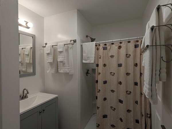Perfect Home Base For All Things "Redwoods"! Space To Park Boat. Dog Friendly. - Klamath, CA