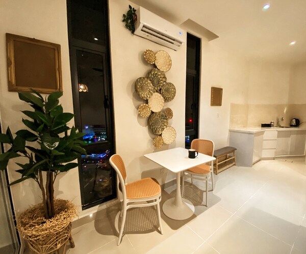 Dots  Spacious Suite Sunset, City & Seaview - Kota Kinabalu