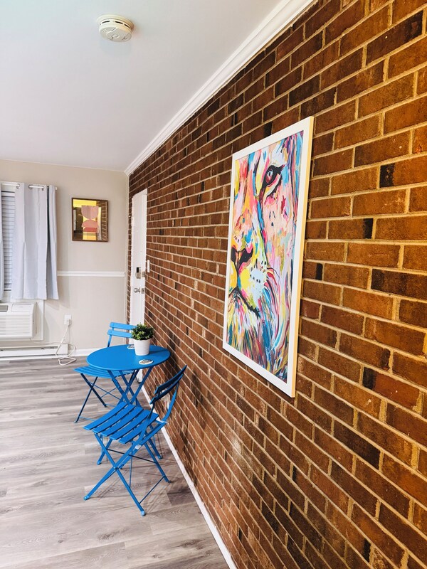 Pet-friendly - Art-inspired Stay Near Downtown - Perfect For Work & Play - Raleigh, NC