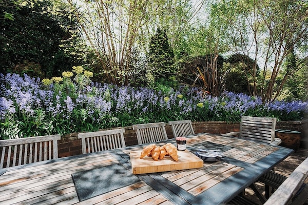 Sleeps 12-14 - Dog Friendly - Parking - Cowes - Carisbrooke Castle