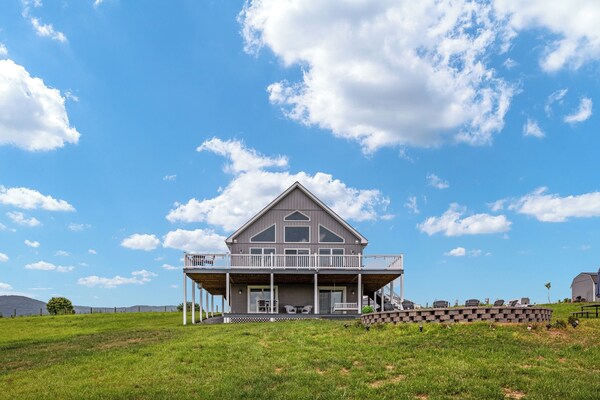 Modern 4-bedroom Country House In Stanley With A Big Sky View! - Stanley, VA