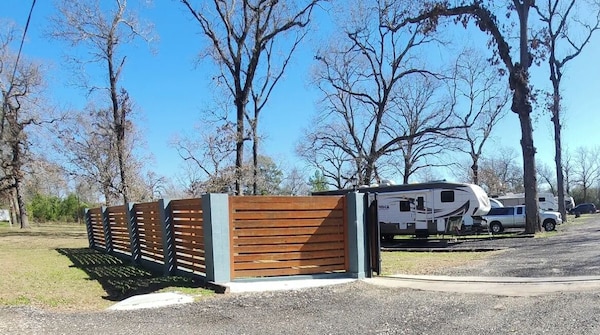 Serene Pinehurst Camper - Sleeps 2 - Pet Friendly - Houston, TX