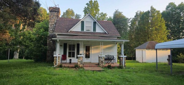 Charming 2-bedroom House With Wifi Is A Cozy Place - Eden, NC